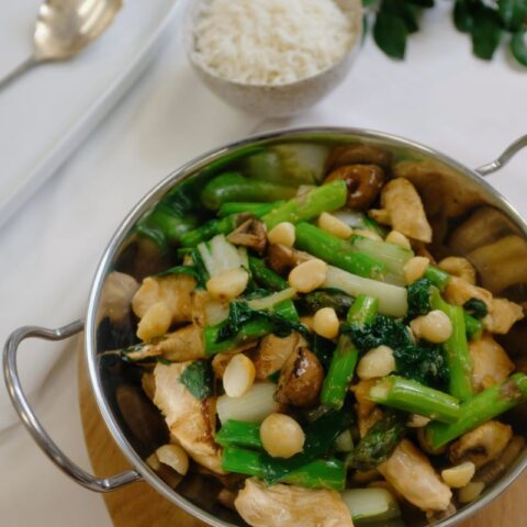 Chicken and Macadamia Stir Fry | QCWA Country Kitchens