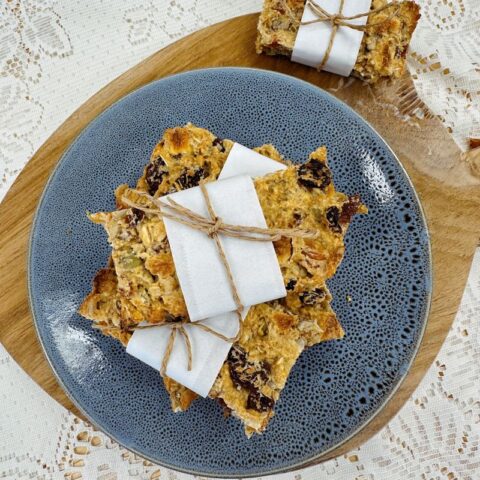 Fruity Macadamia Munch Bars | QCWA Country Kitchens